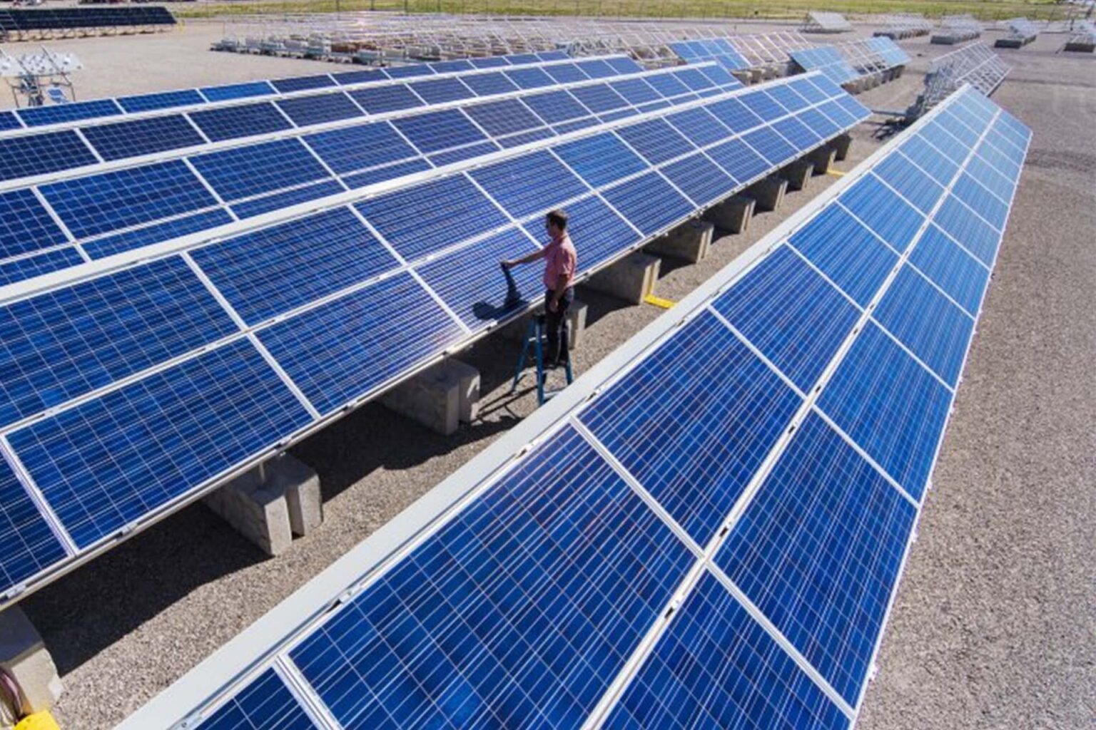 Should I Use Trackers in My Solar Farm? - CDS SOLAR